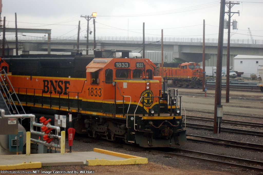 BNSF SD40-2 1833